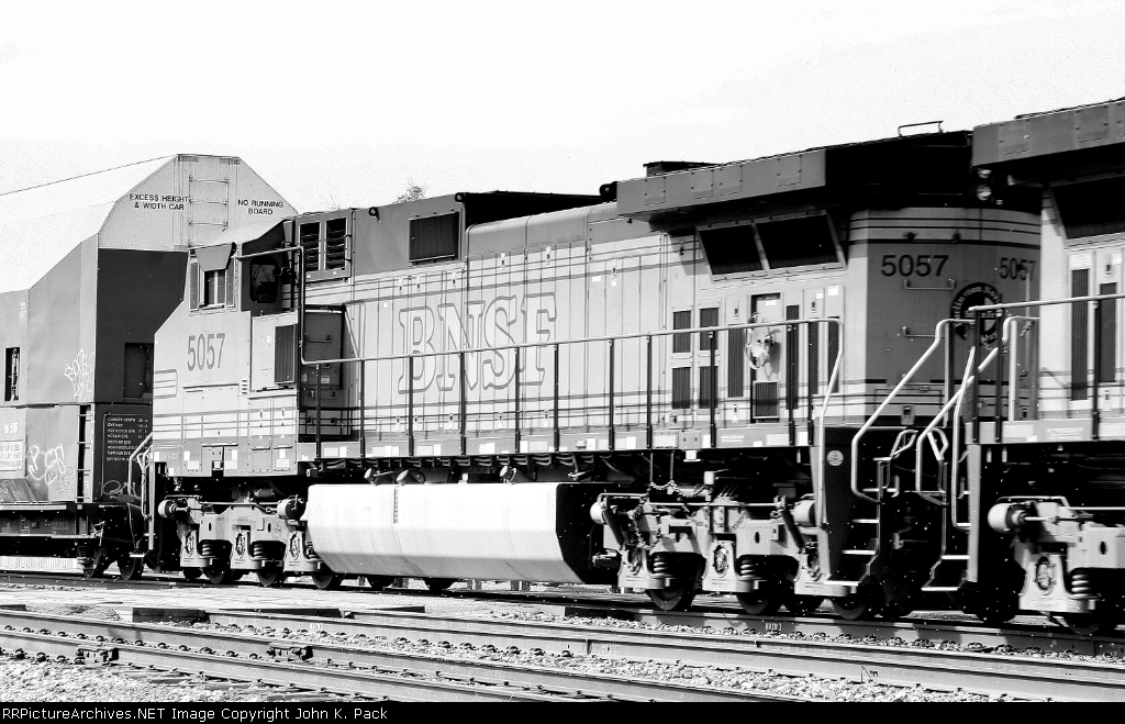 BNSF 5057
